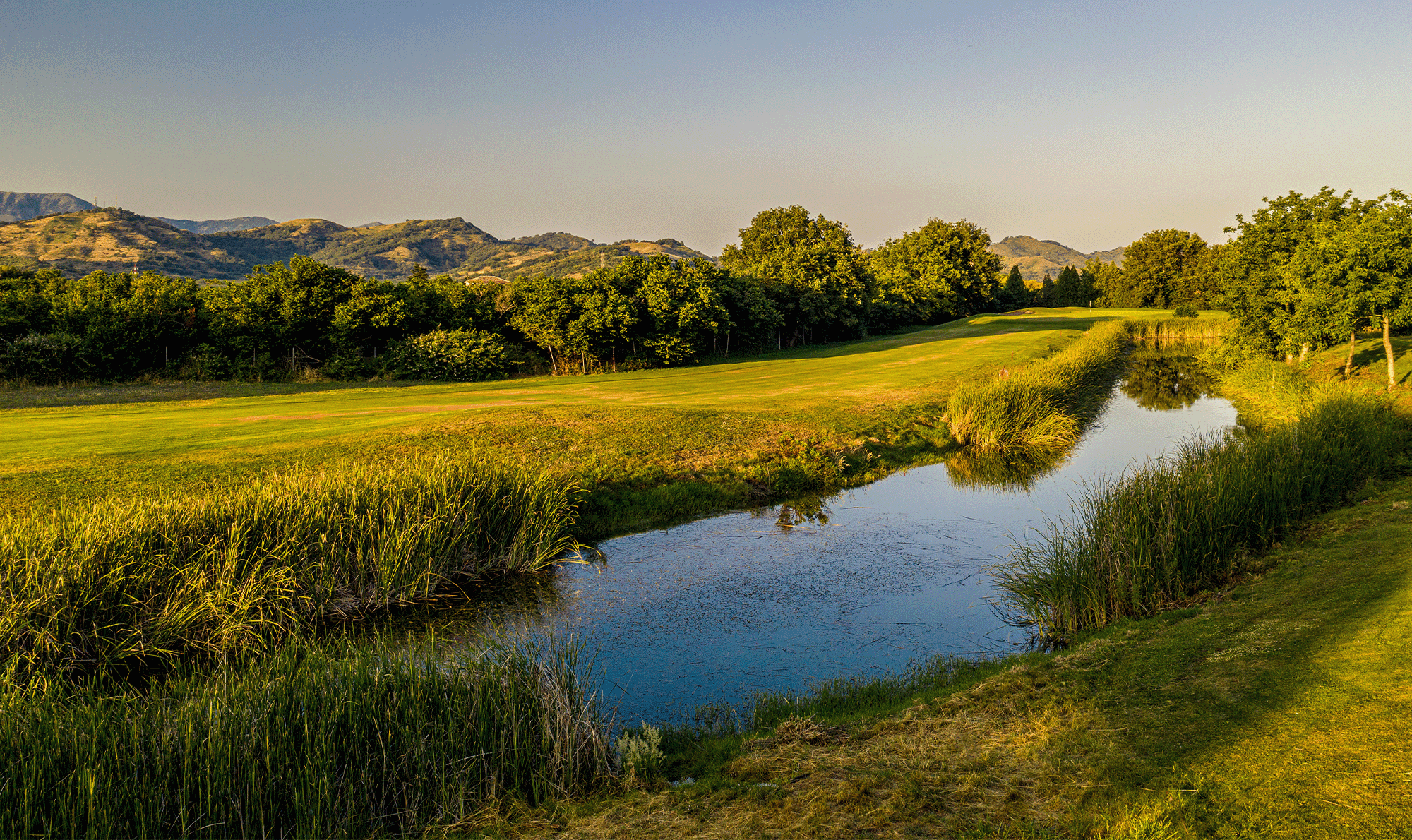 Spela golf till halv geenfee med Golfamore!
