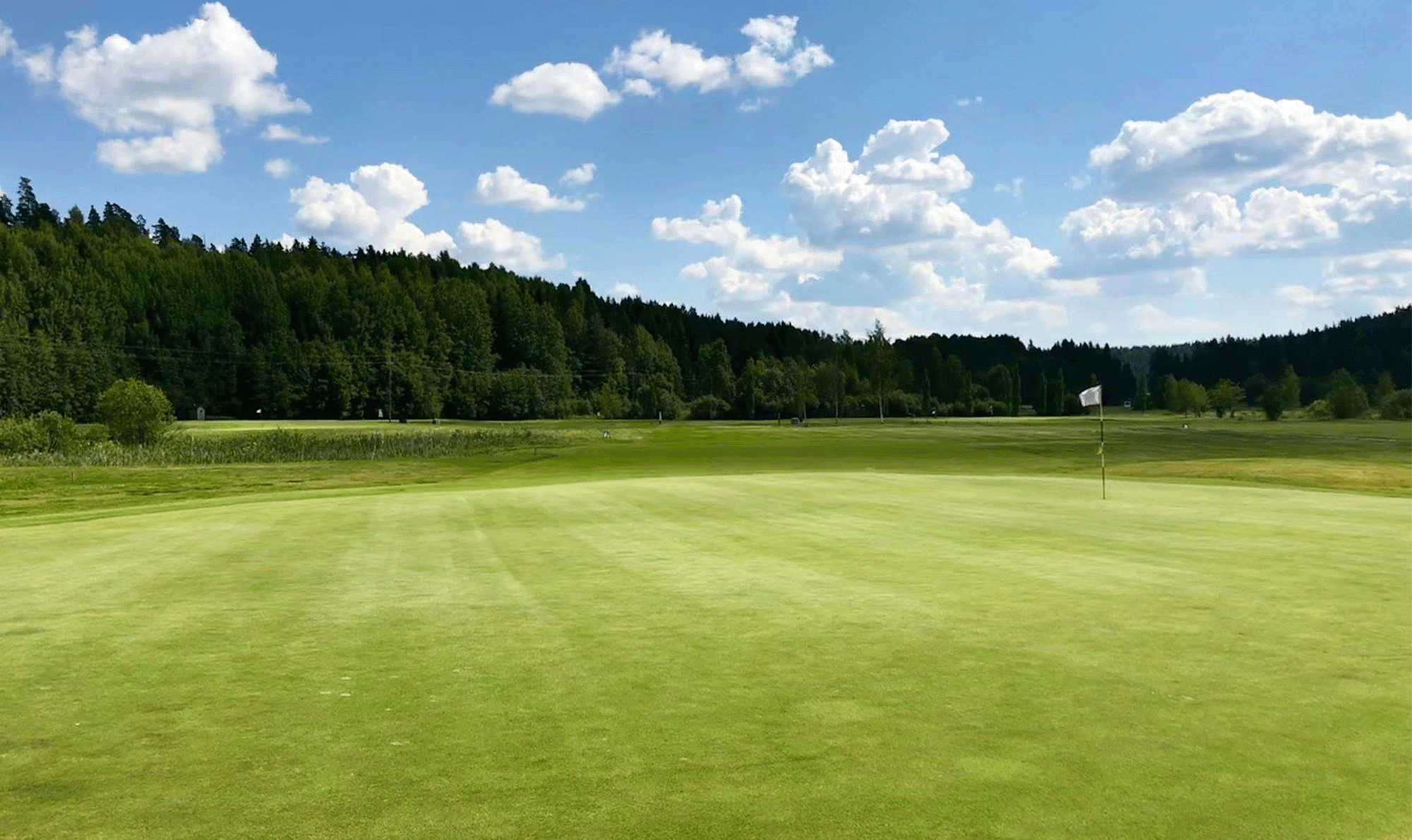 Spela golf till halv geenfee med Golfamore!